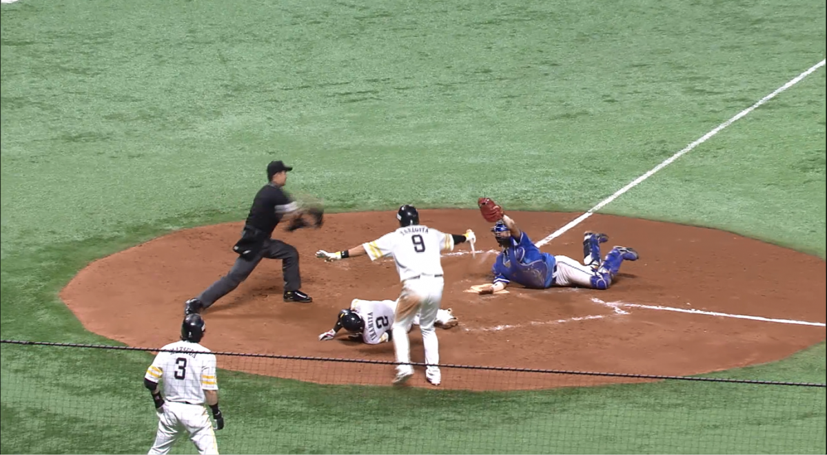 リプレー検証でアウトが覆りセーフに！ソフトバンクが連勝！【SMBC日本シリーズ2017 第2戦 ハイライト動画】 | プロ野球 | BASEBALL GATE