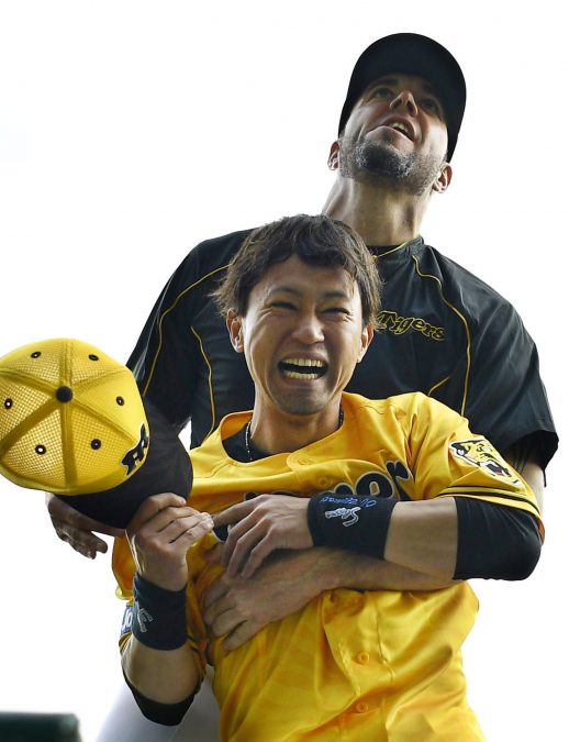 チーム全4打点の大暴れ！阪神・上本が2試合連続猛打賞で2位浮上に貢献！ | プロ野球 | BASEBALL GATE