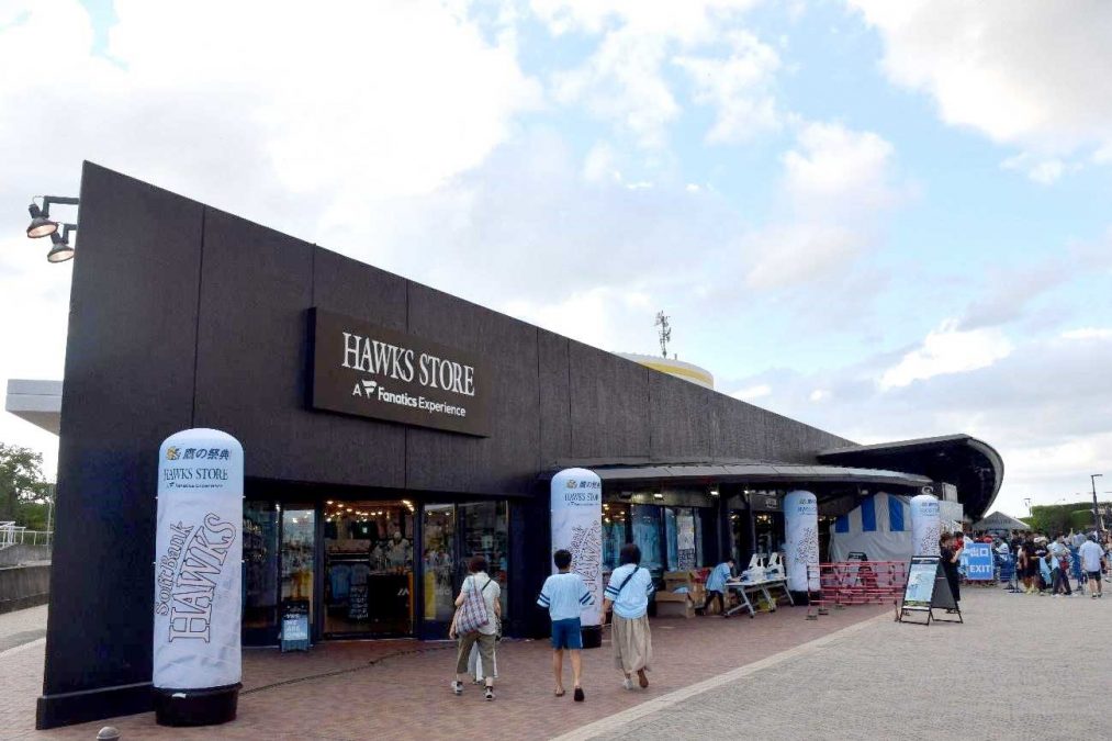 「HAWKS STORE」は非日常感の連続！店内に撮影スポット、BGMから照明まで【Ballpark Trip vol.16 ...